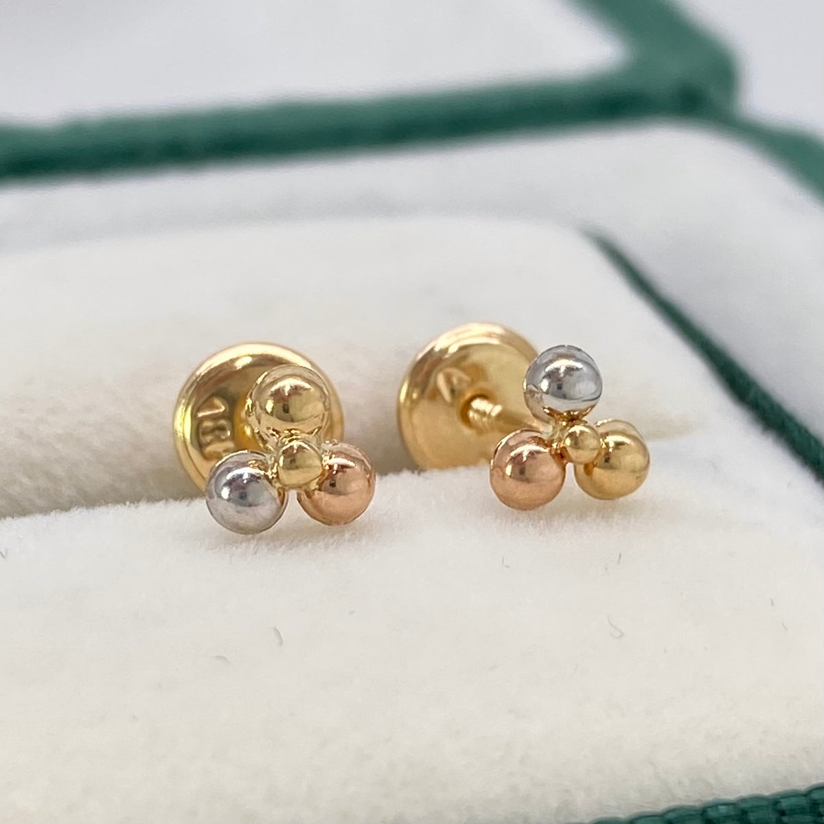 Topos Trio Bolitas Tres oros 18k 0,48 Gr / 4,8 mm – Tres Cruces Oro 18K
