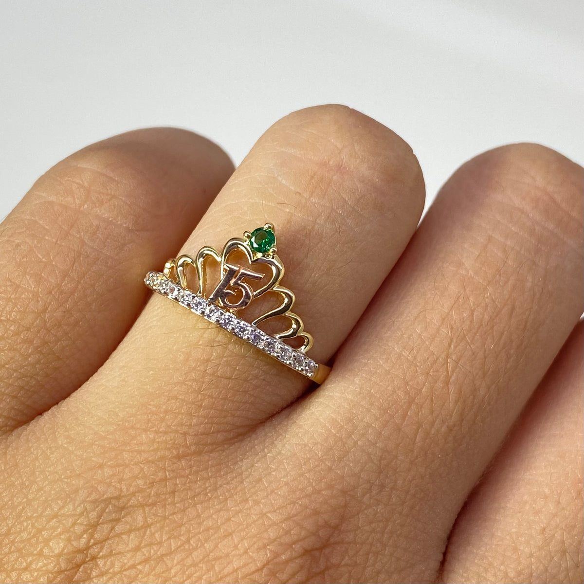 Anillo 15 Años Silueta Corona Circones Blancos Y Verdes Oro amarillo 1 ...