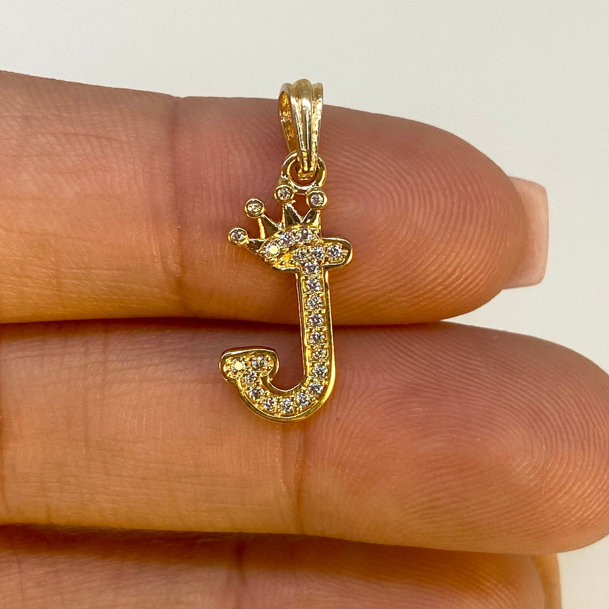 Dije Letra J Corona Circones Blancos Oro amarillo 18k 1,26 Gr / 2,5 Cm ...