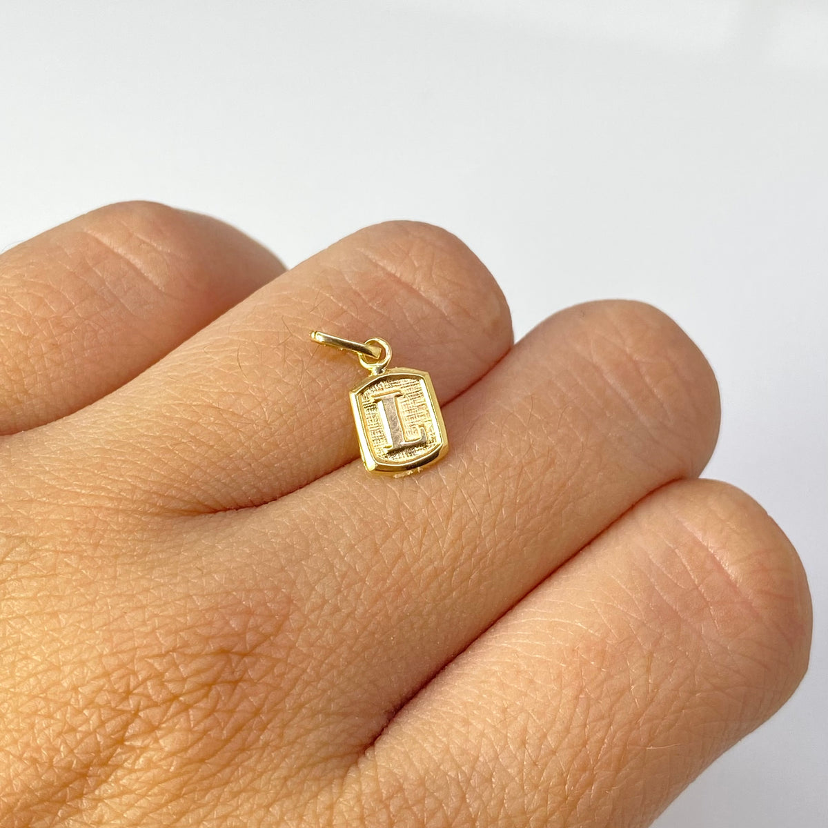 Dije Cuadro Letra L Oro amarillo 18k 0,29 Gr / 1,5 Cm * – Tres Cruces ...