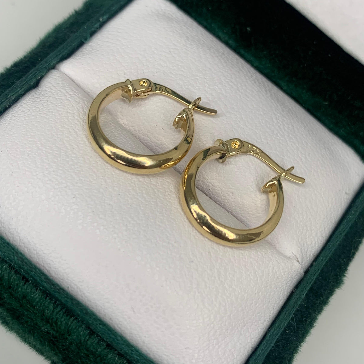 Candonga Lisas Oro amarillo 18k 1,24 Gr / 1,5 Cm * – Tres Cruces Oro 18K