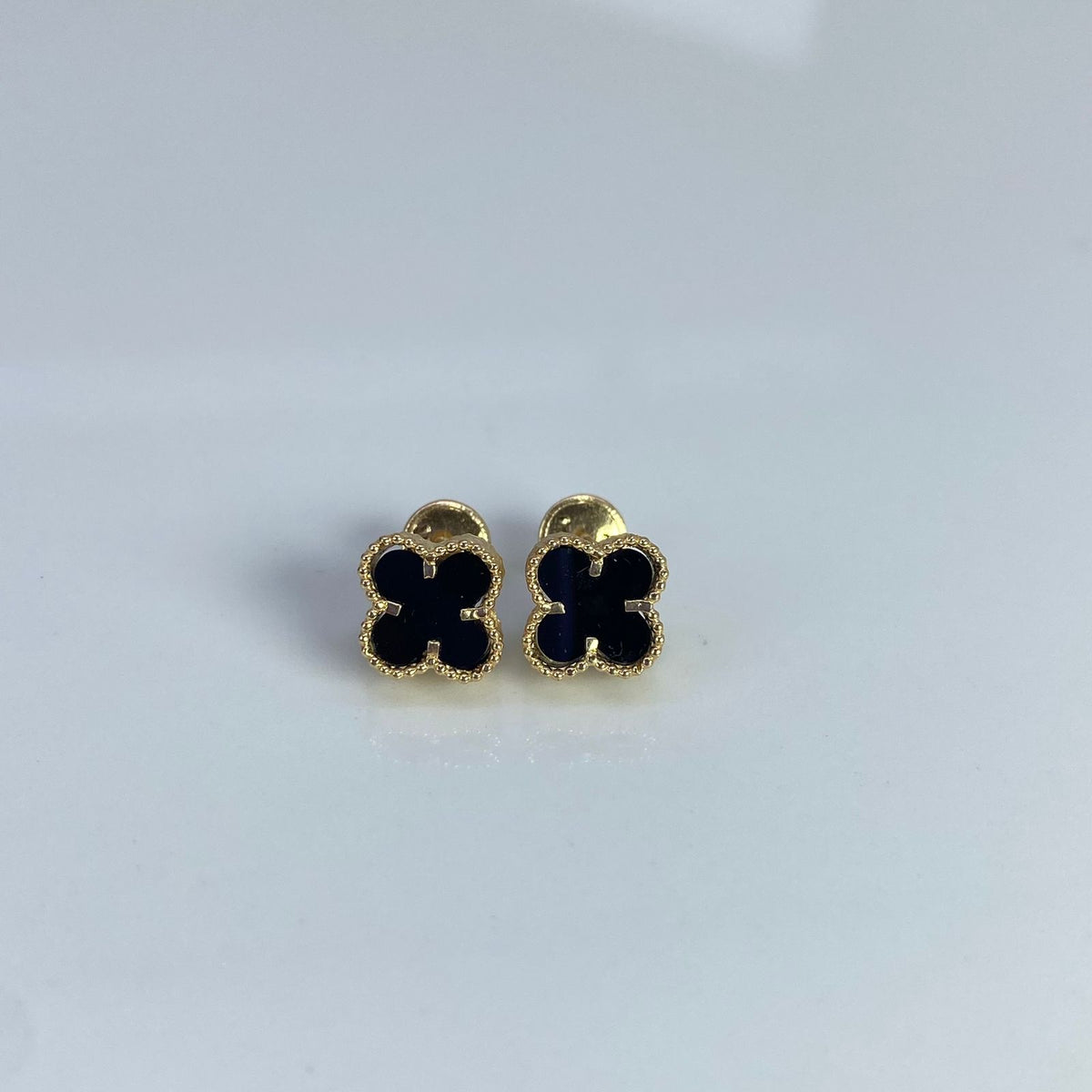 Topos Trebol Negro Oro amarillo 18k 2,56 Gr / 8 mm – Tres Cruces Oro 18K
